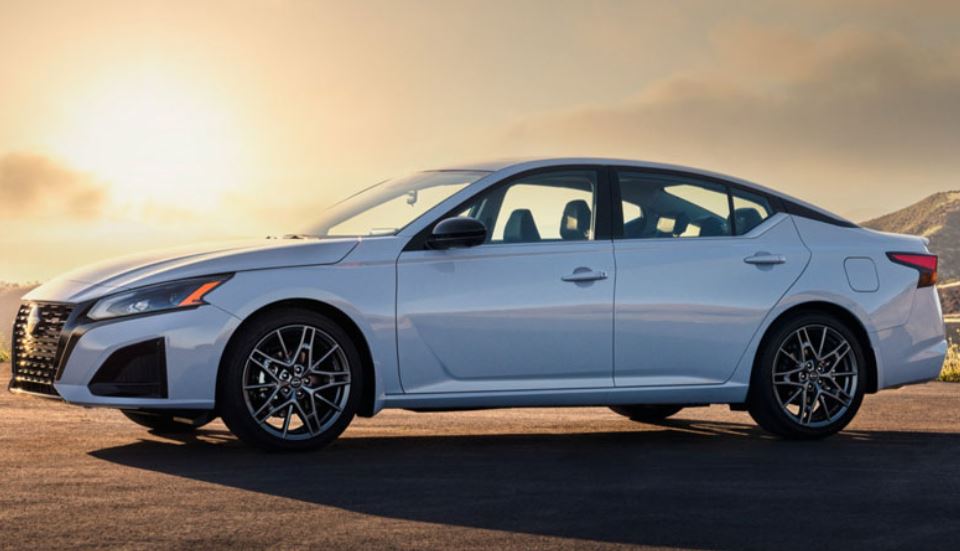 Nissan Altima 2023 Mẫu Ô Tô Có Màn Lột Xác Toàn Diện